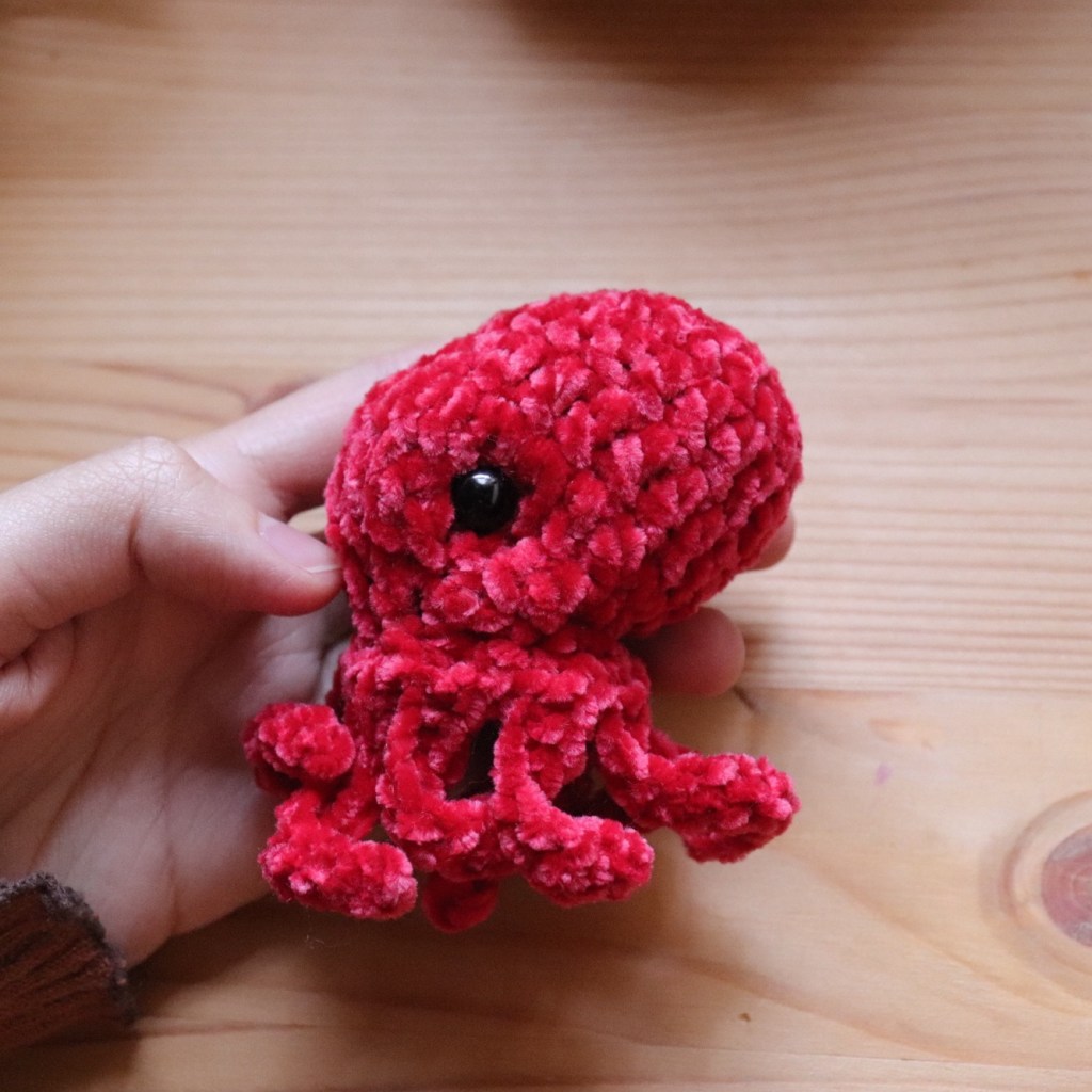 Complete and free Realistic octopus crochet pattern – Calico Crafts HK